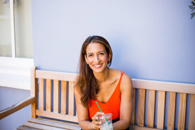 9 habits of happy online daters - Hey Saturday