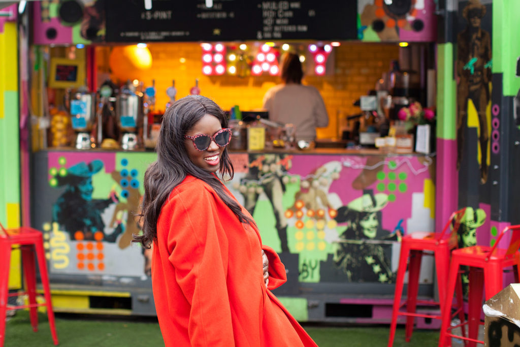 Expert Tips for the Best Dating Profile Photos for Women - Hey Saturday