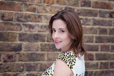 Expert Tips for the Best Dating Profile Photos for Women - Hey Saturday